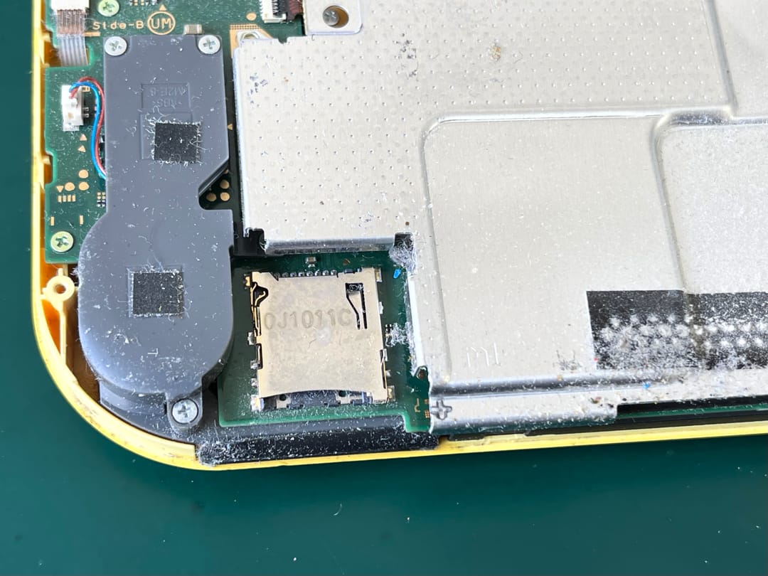 スイッチライトの液晶割れも即日修理│奈良のswitch修理専門店 │リペアラボ 奈良店